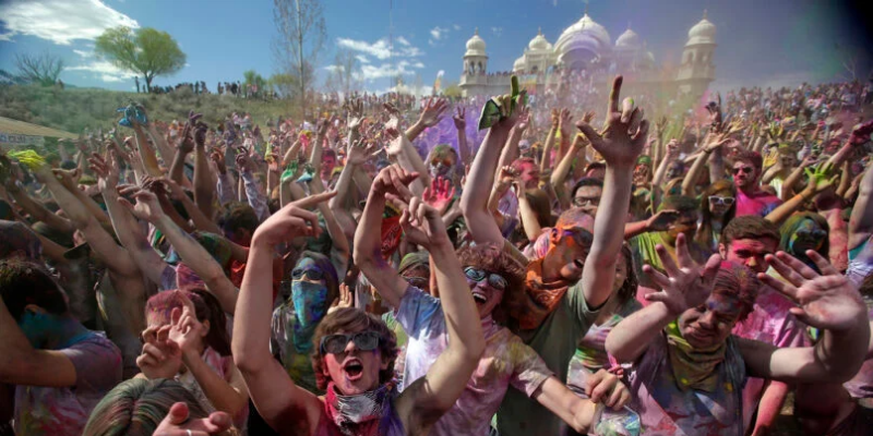 How Americans Have Adopted — and Adapted — the Indian Festival of Holi ...